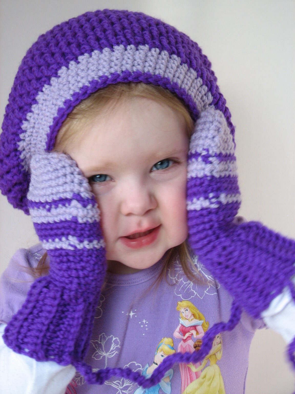 Keep your Toddler Warm with This Mittens on a String Crochet Pattern ...