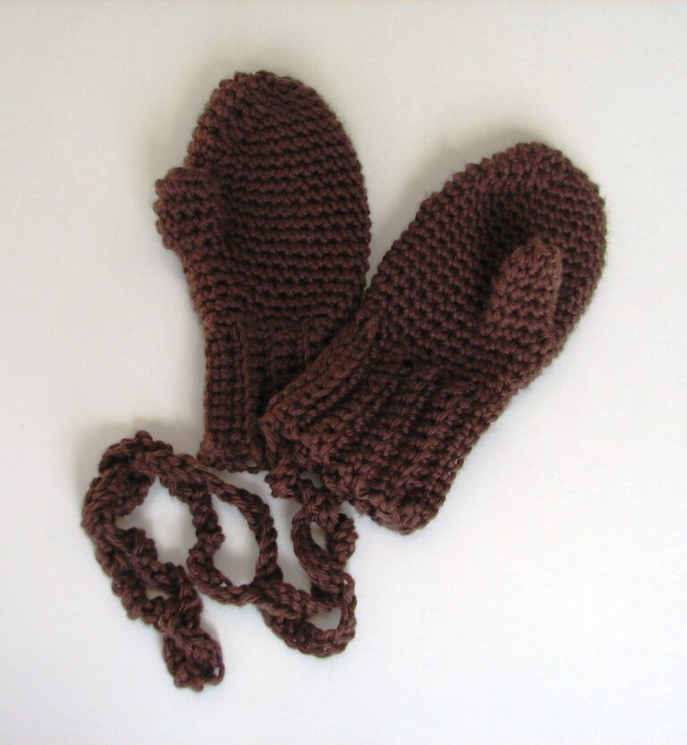 Keep your Toddler Warm with This Mittens on a String Crochet Pattern ...